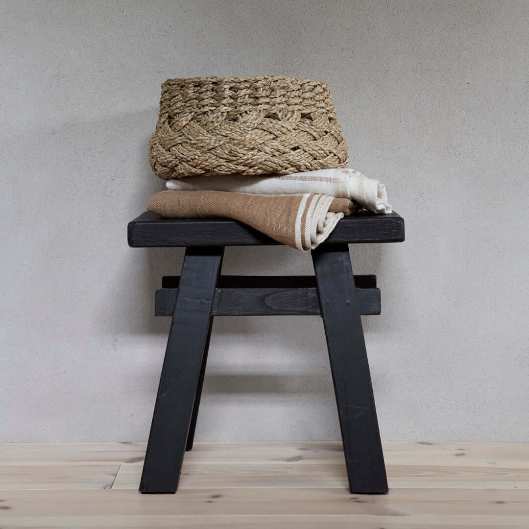 Wikholm Form Hocker Kaida | Mahagony